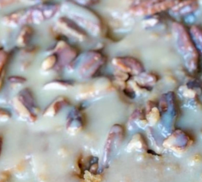 BUTTER PECAN PRALINE POKE CAKE – Recipes Makers